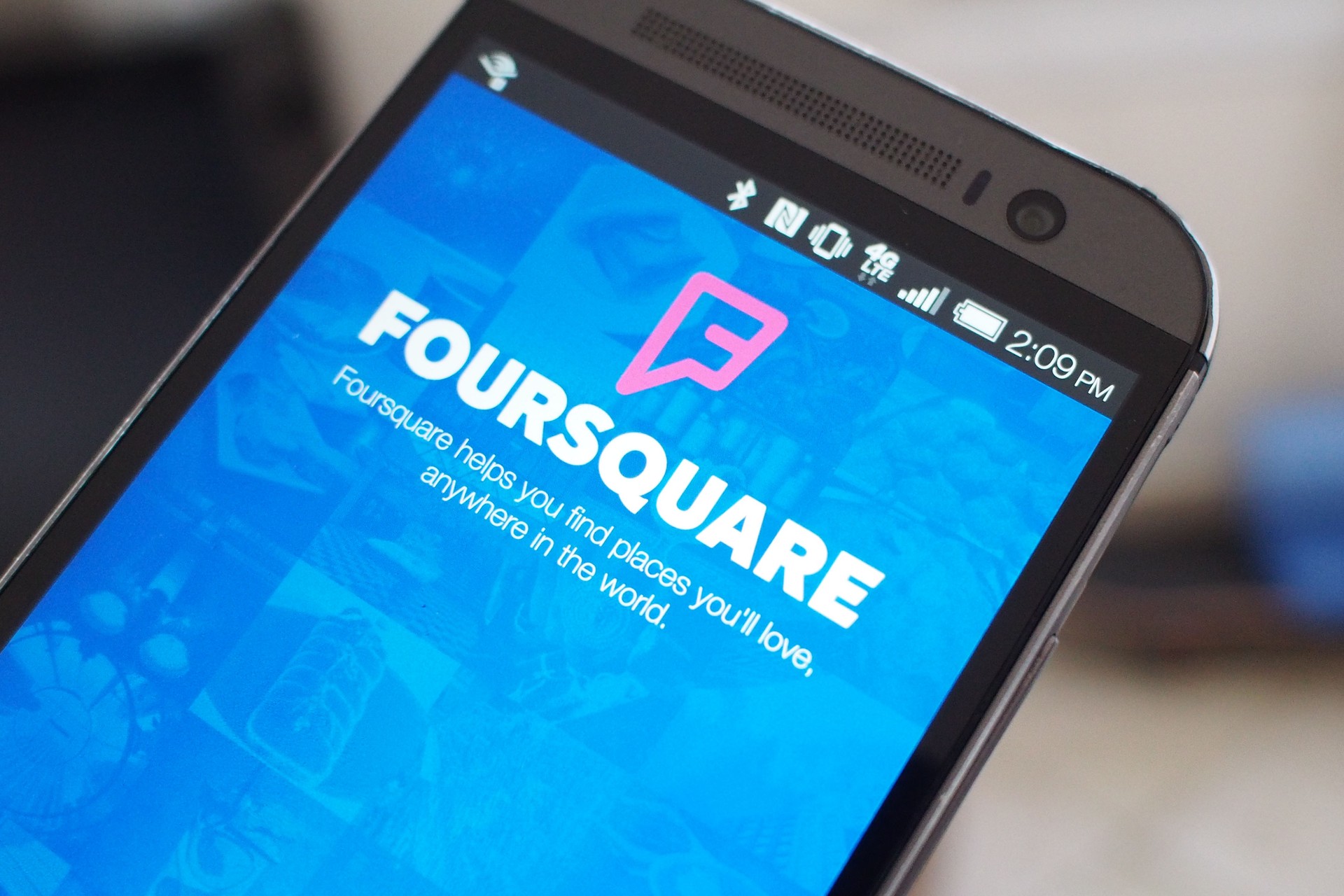 Foursquare recebe atualização com suporte para Android Wear e inclui ...