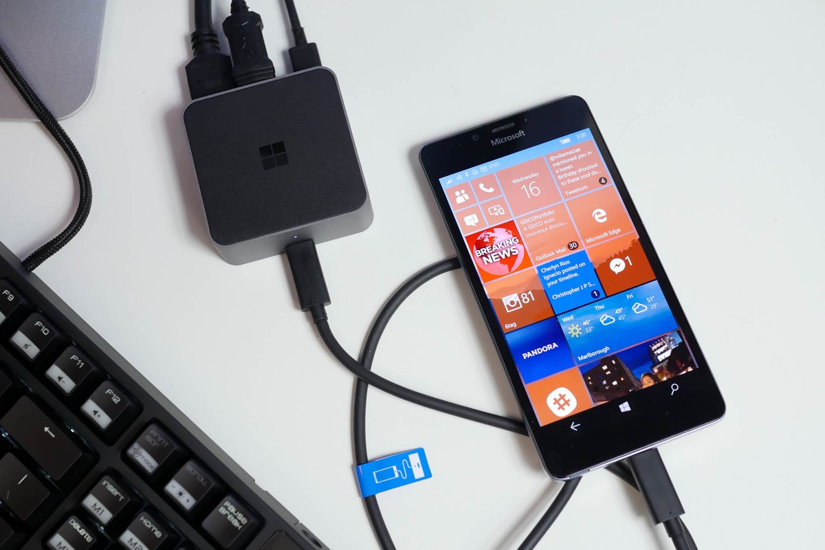 De novo? Microsoft oferece Display Dock de graça na compra de Lumias ...