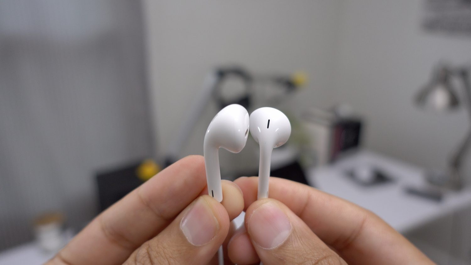 Comparativo: novos EarPods lightning enfrentam modelos antigos; qual é ...