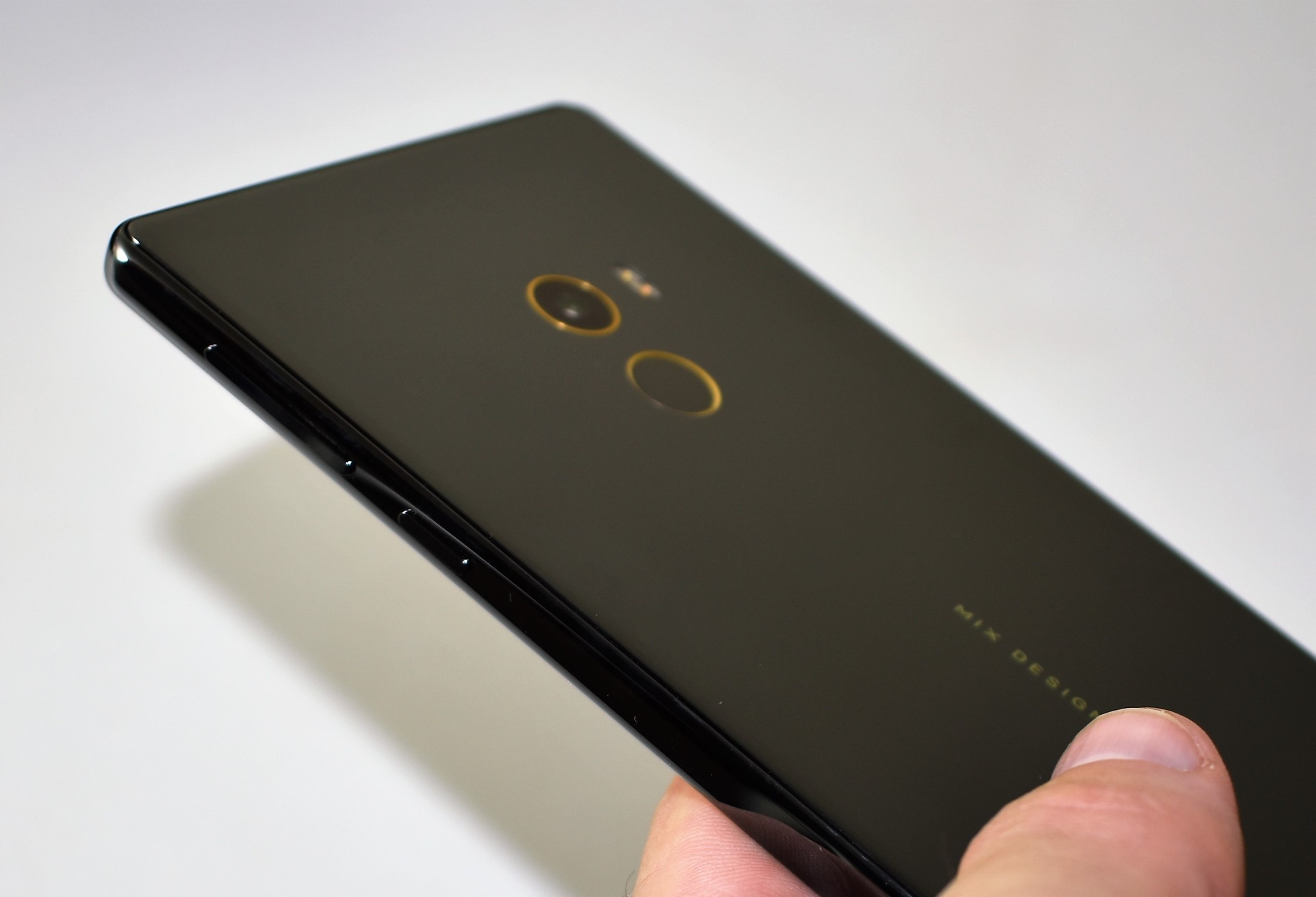 Vai ter P2, Xiaomi? Nova foto corrobora Mi Mix 2 em cerâmica com duplo ...