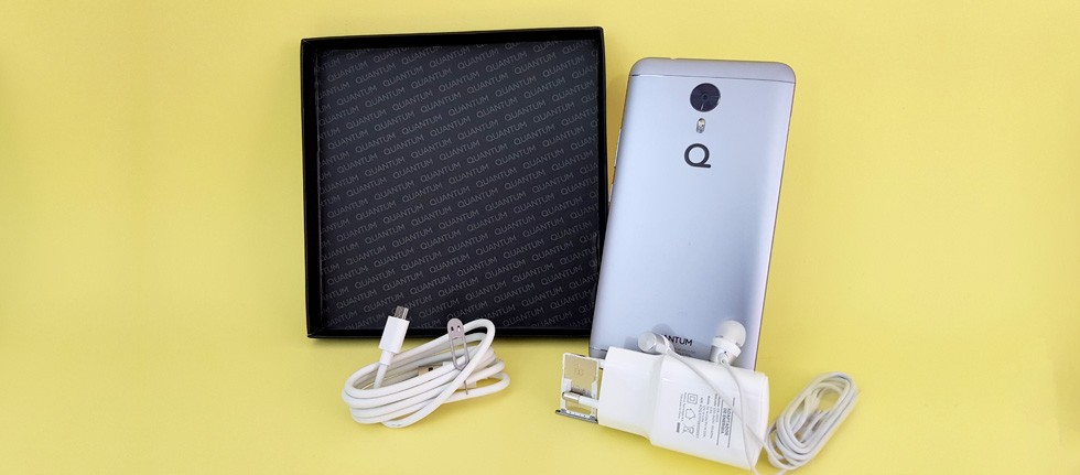 Unboxing e primeiras impressões do Quantum SKY | Vídeo do TudoCelular - TudoCelular.com