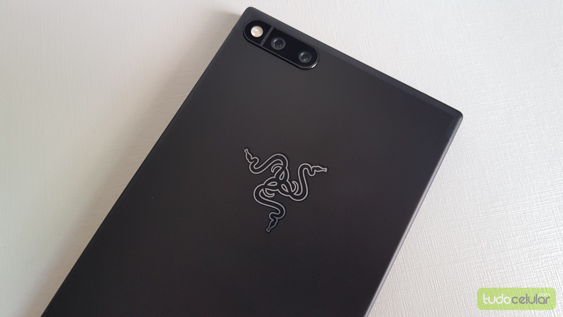Qual a sua aposta? Razer Phone e iPhone X se enfrentam em teste de ...