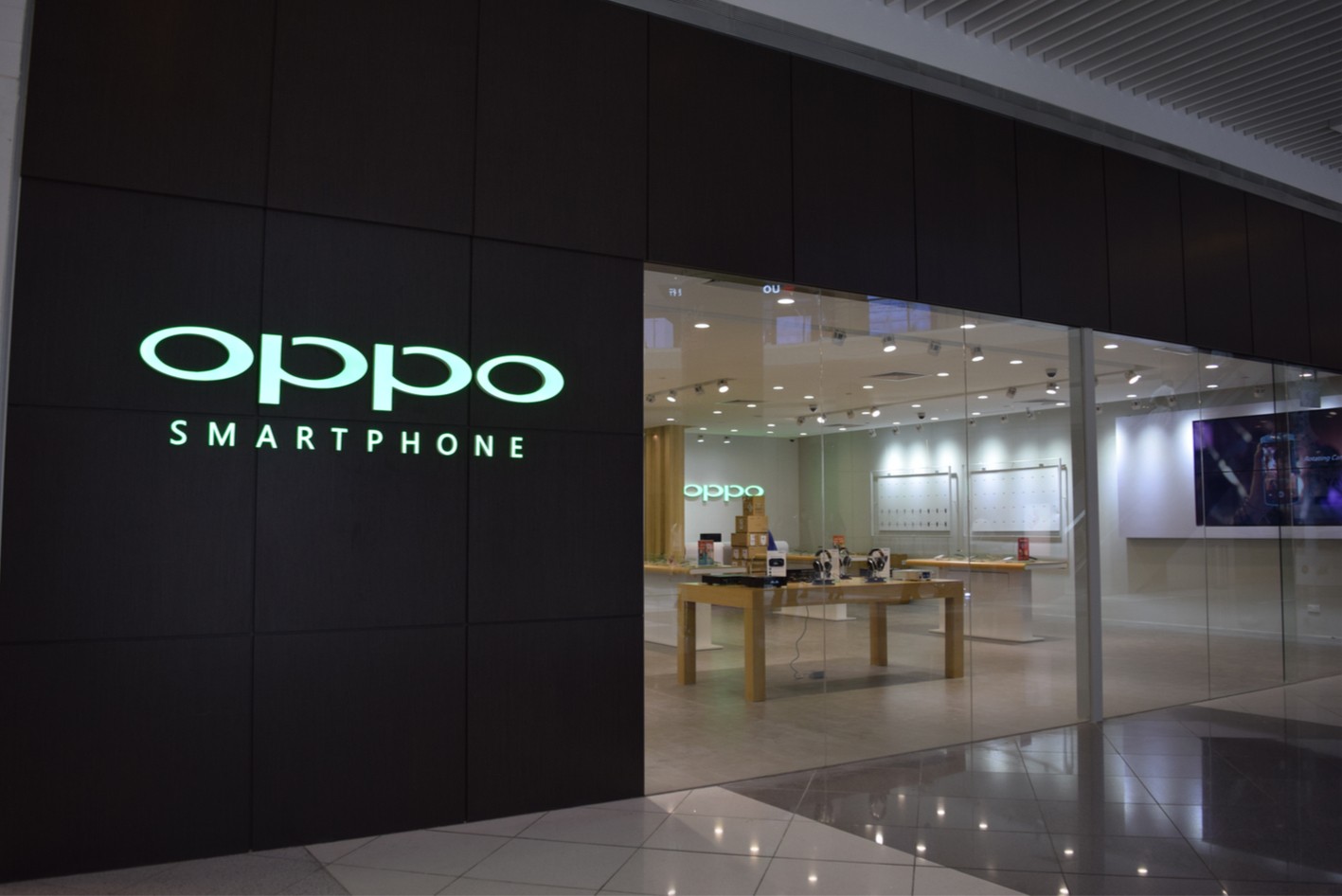 Oppo abre sua primeira grande loja física na China - TudoCelular.com