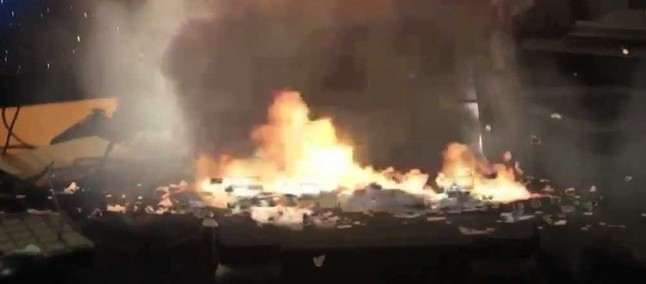 Boom! iPad superaquece e explode dentro de Apple Store mobilizando ...