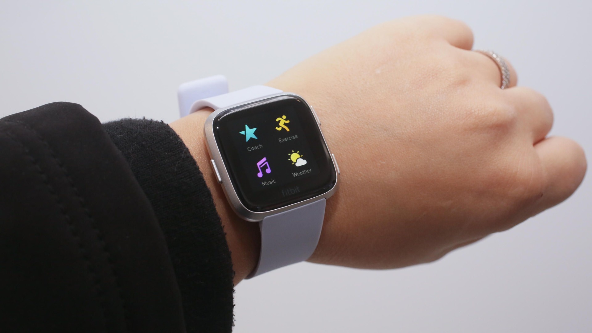 Fitbit Versa 2 tem mais especificações técnicas vazadas indicando ...