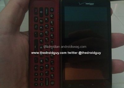Novo HTC com display de 4" e teclado QWERTY - TudoCelular.com