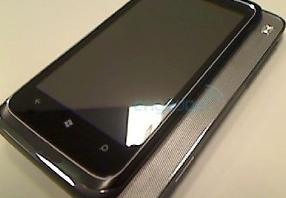 HTC T8788: Windows Phone 7 com um speaker enorme - TudoCelular.com