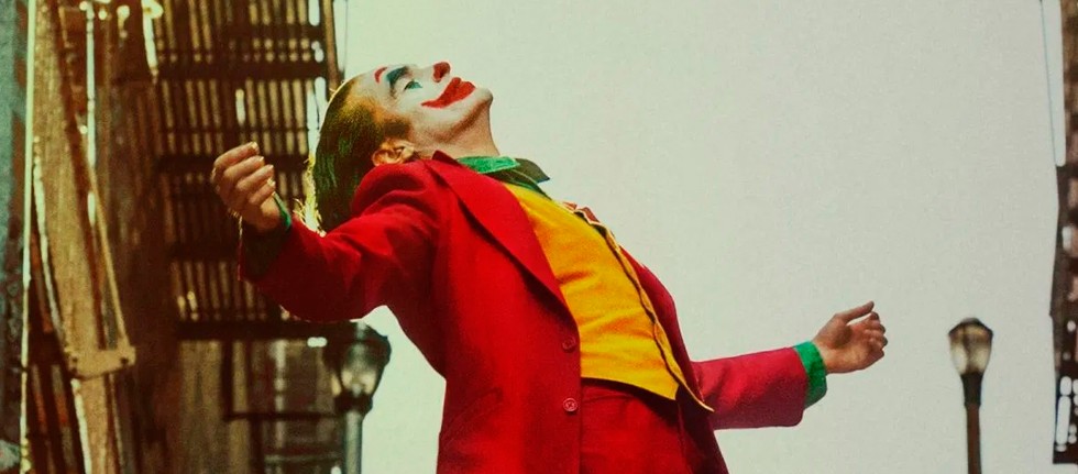 Coringa: filme solo chega em outubro bebendo em fontes como a insana HQ ...