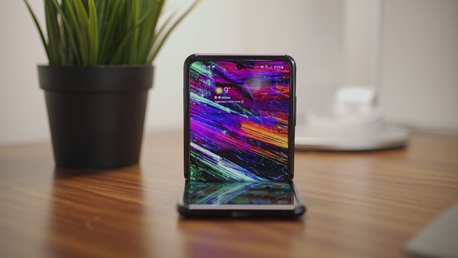 Galaxy Z Flip 2: dobrável tem bateria maior, melhorias na dobradiça e ...