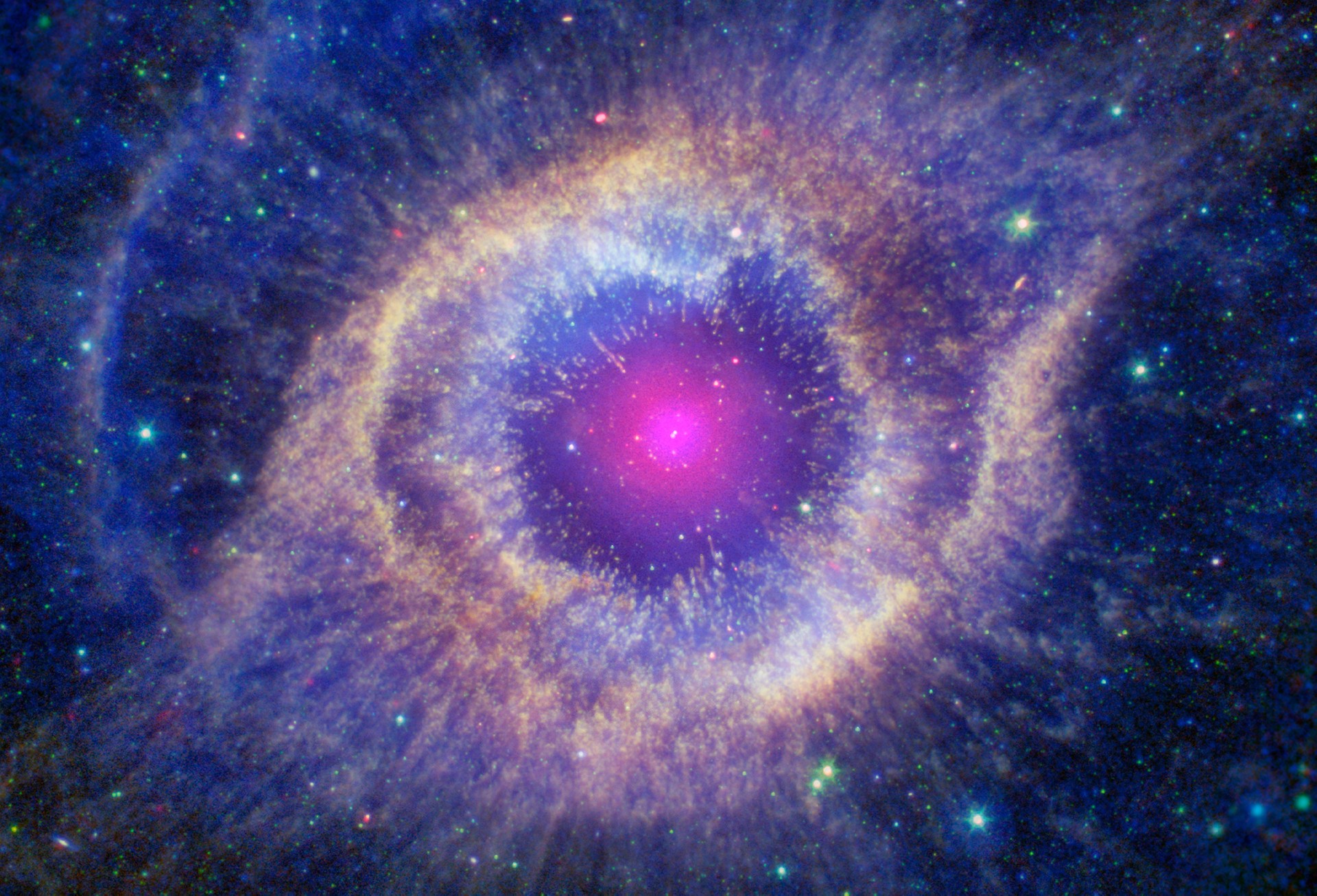 Supernova misteriosa em forma de “olho” é capturada em imagem pelo ...