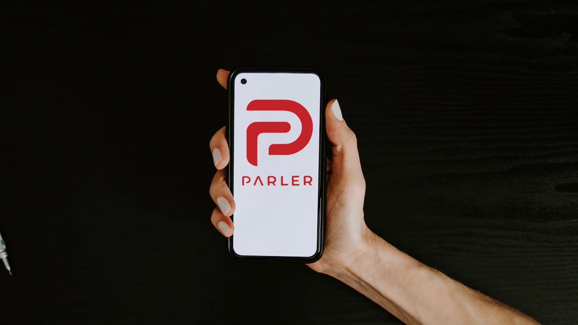 Parler volta a ficar disponível na Google Play Store após ser banido ...