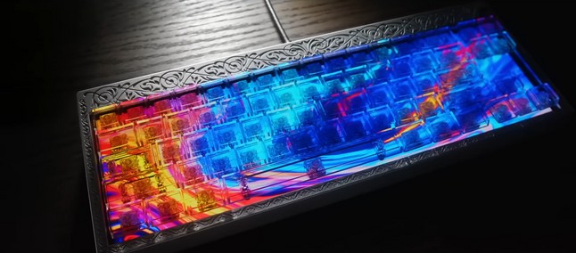 Finalmouse revela teclado transparente Centerpiece com tela em alta ...