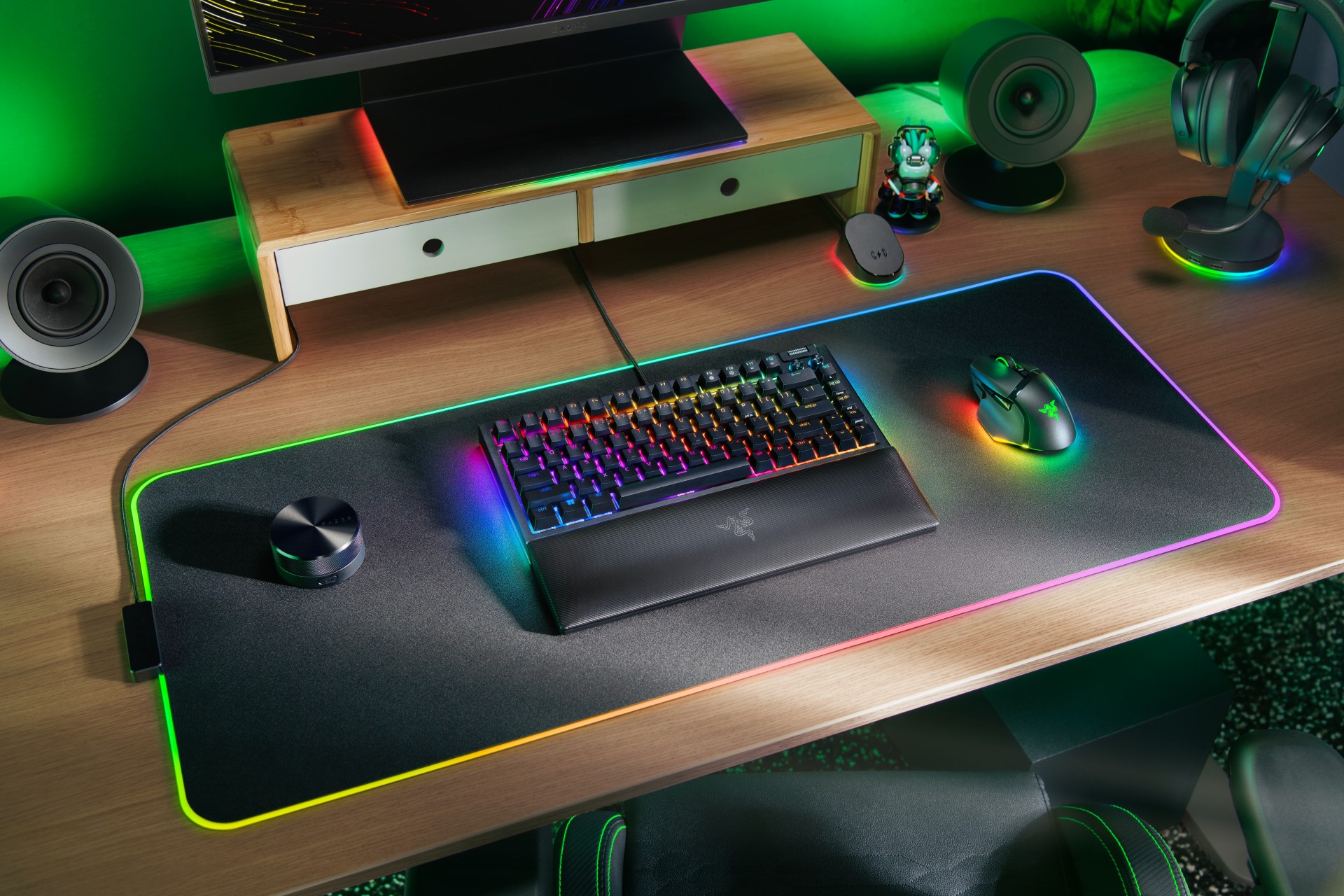 Razer BlackWidow V4 Keyboard 75% Featured with RGB, SoftKeys and More ...