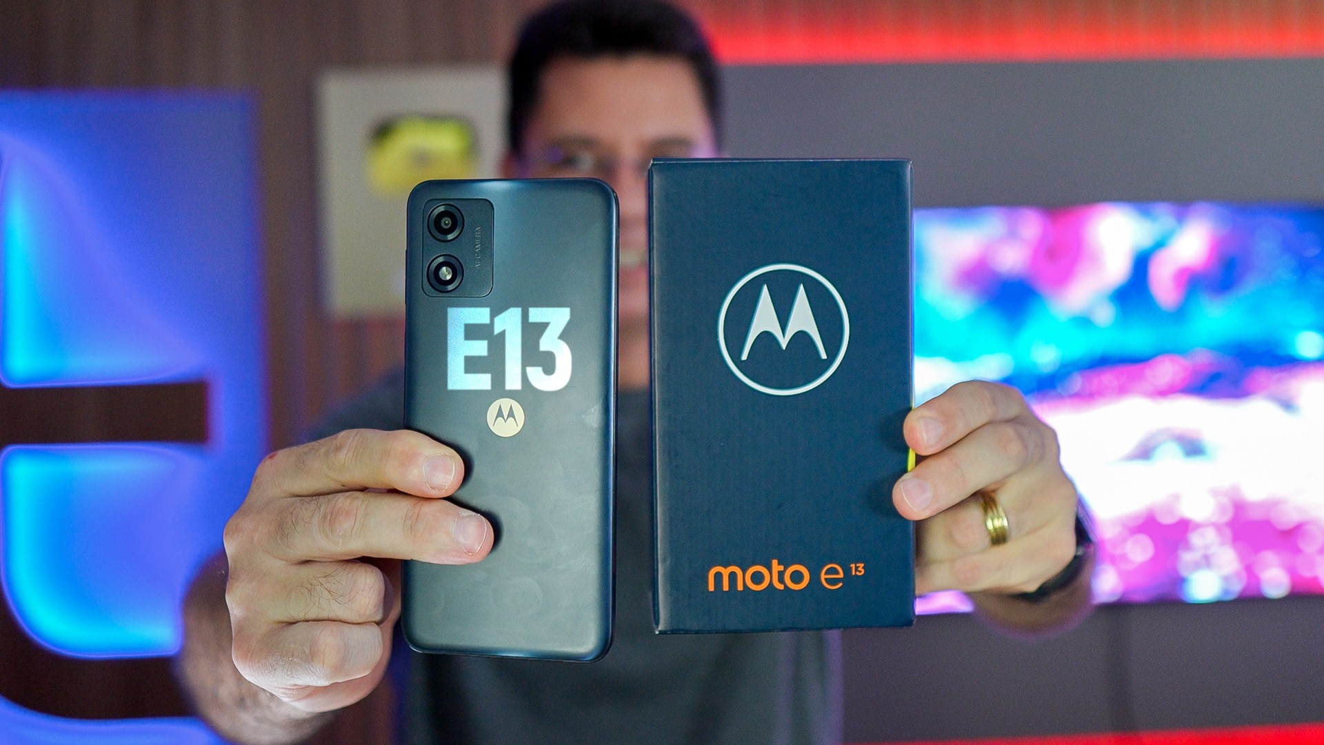 Moto E13 guarantees good performance and battery life, but the cameras ...