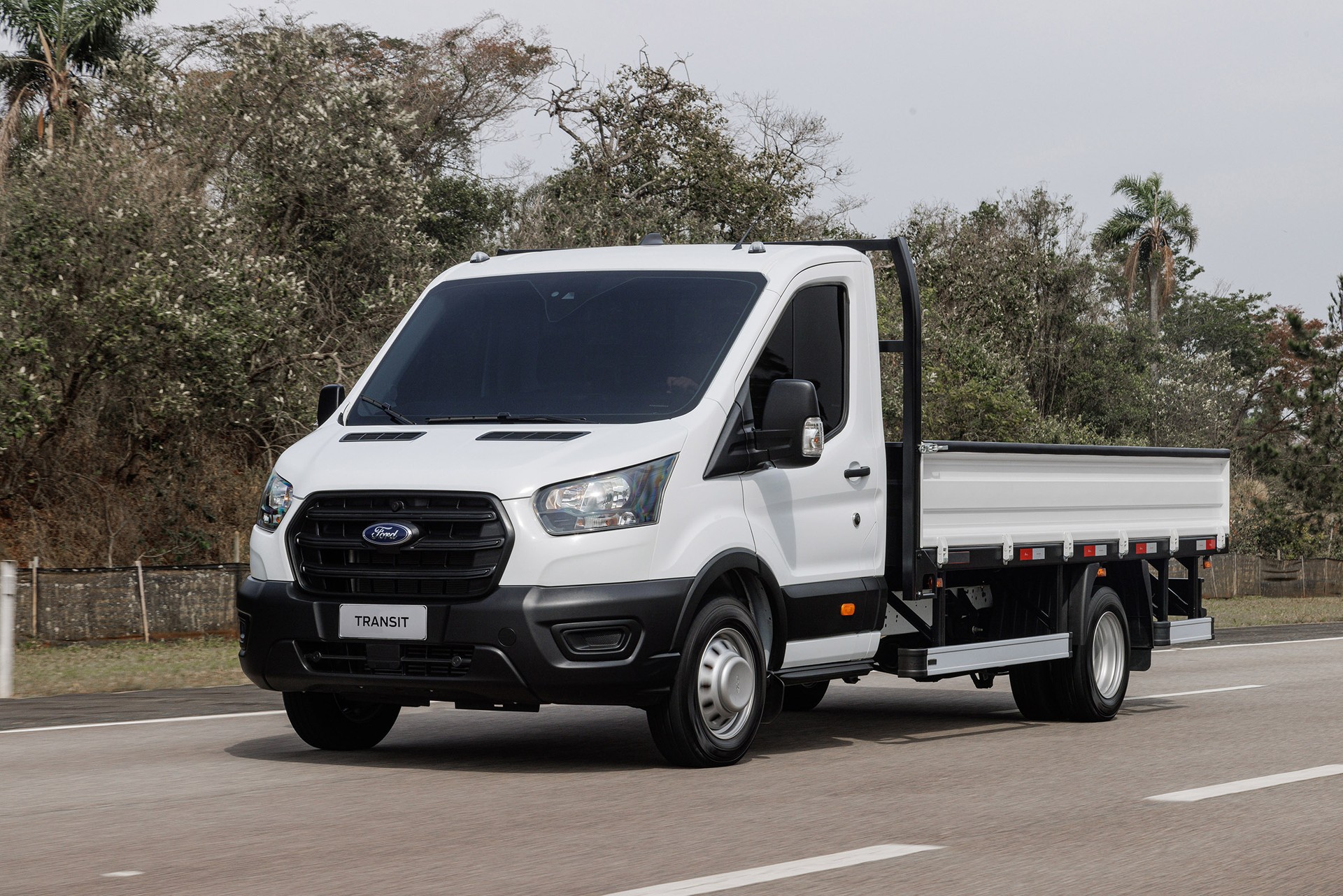 Ford anuncia nova van Transit Chassi no Brasil com suporte a Android ...