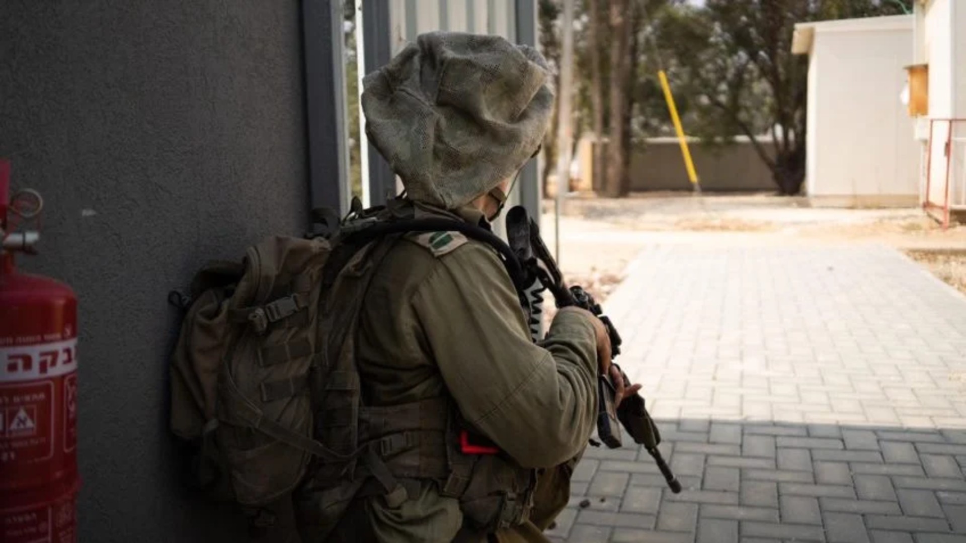 Melhor que Nokia? Soldado israelense é salvo após iPhone amortecer tiro ...