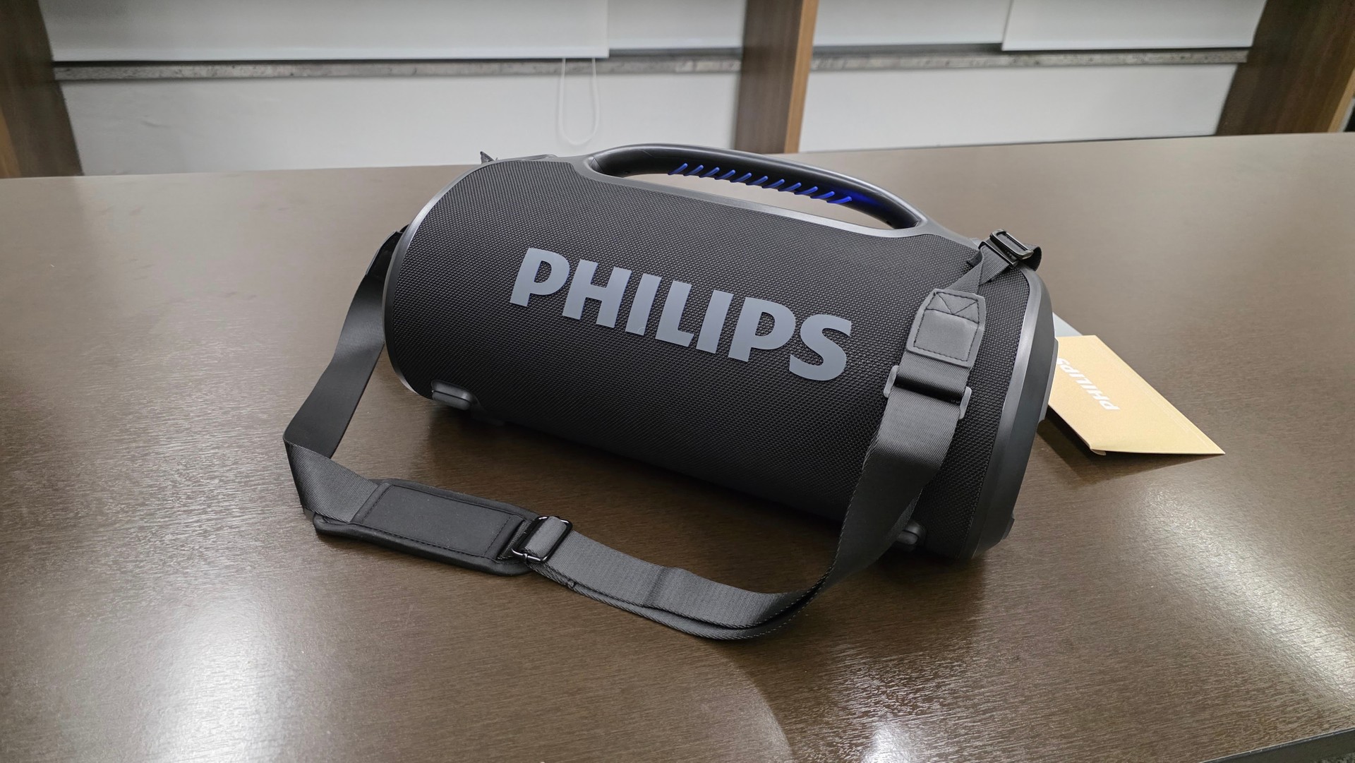 Philips Boombeat estreia no Brasil com promessa de som potente e 15h de ...