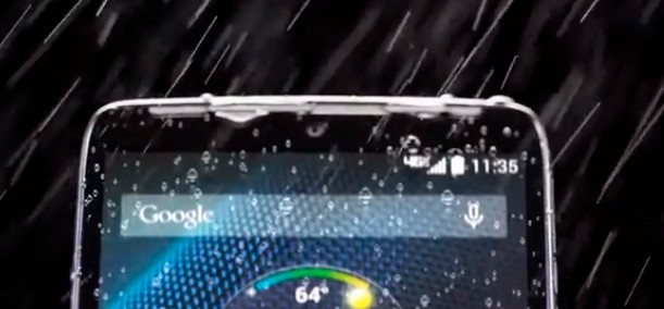 Vídeo mostra que Droid Turbo é resistente à água - TudoCelular.com